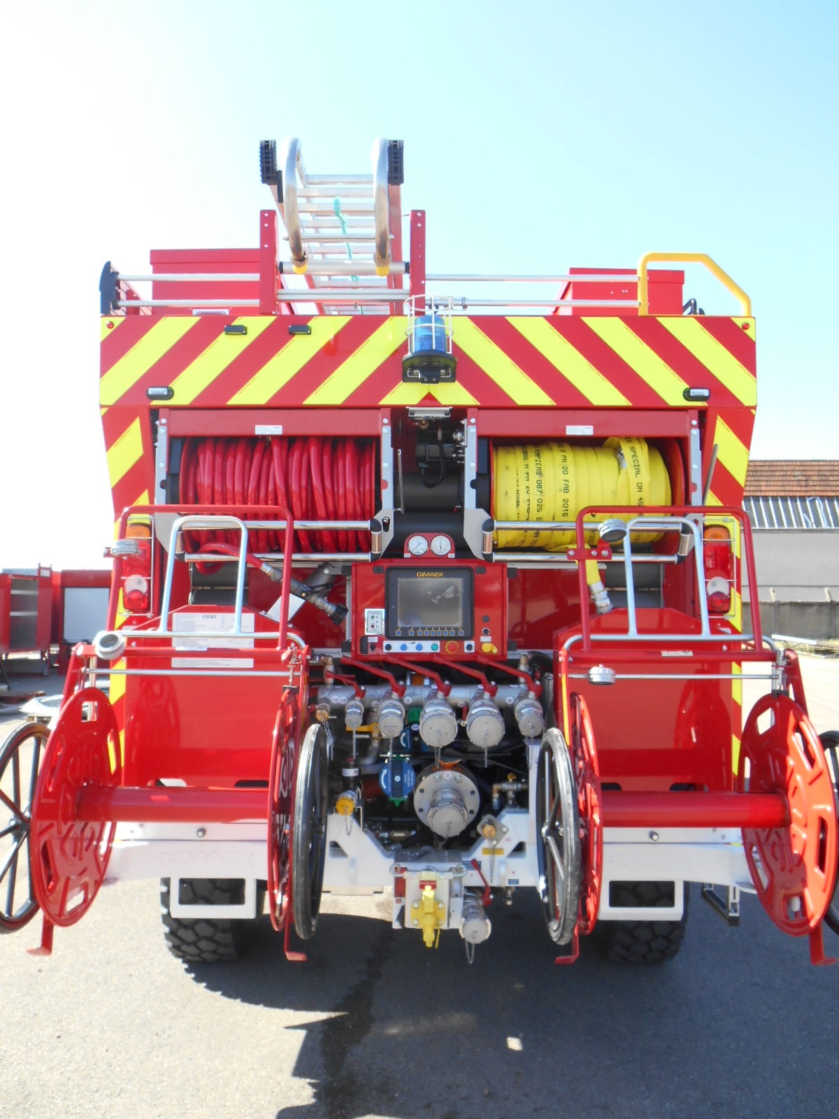 Camion Citerne Rural Moyen/Secours routier - CCRM (SR) - Desautel Fire ...